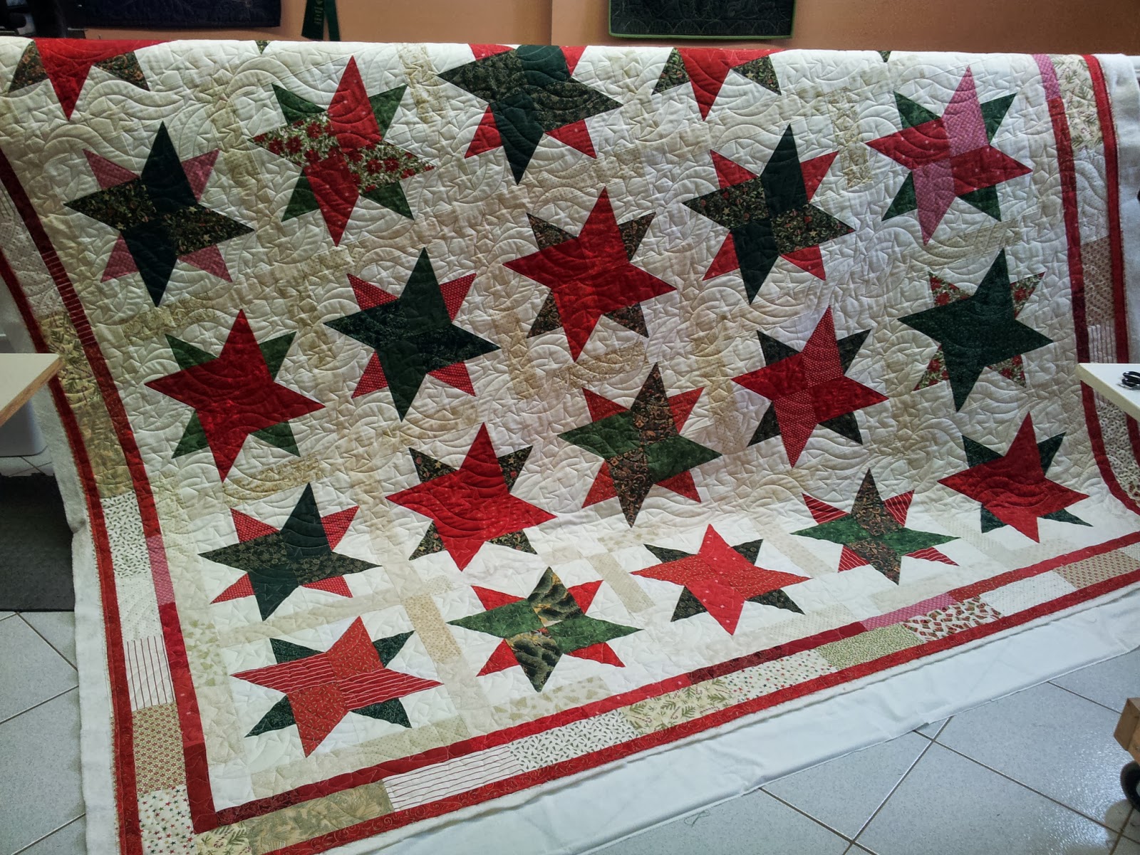 caledonia quilter: Christmas Star Quilt & How Husbands Amuse Themselves