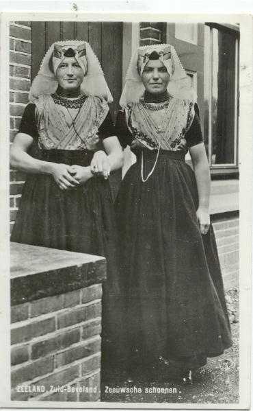 P8 Buttons & Fabrics: Flickr Favorites : Traditional Costume Zuid ...