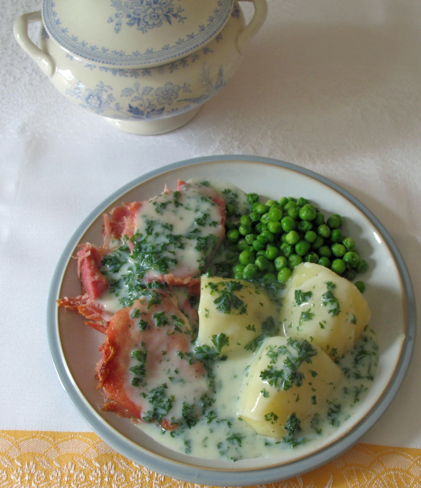 The Happy Housewife: Baked ham with parsley sauce