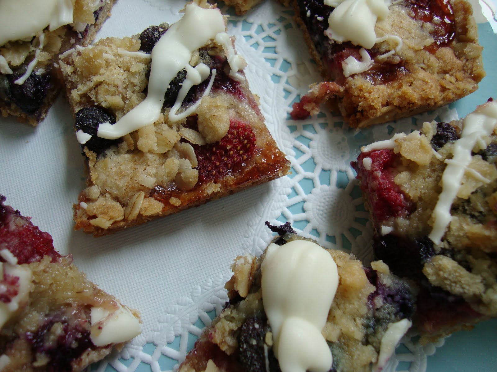 Baking and Creating with Avril: FRESH Berry White Chocolate Streusel Bars