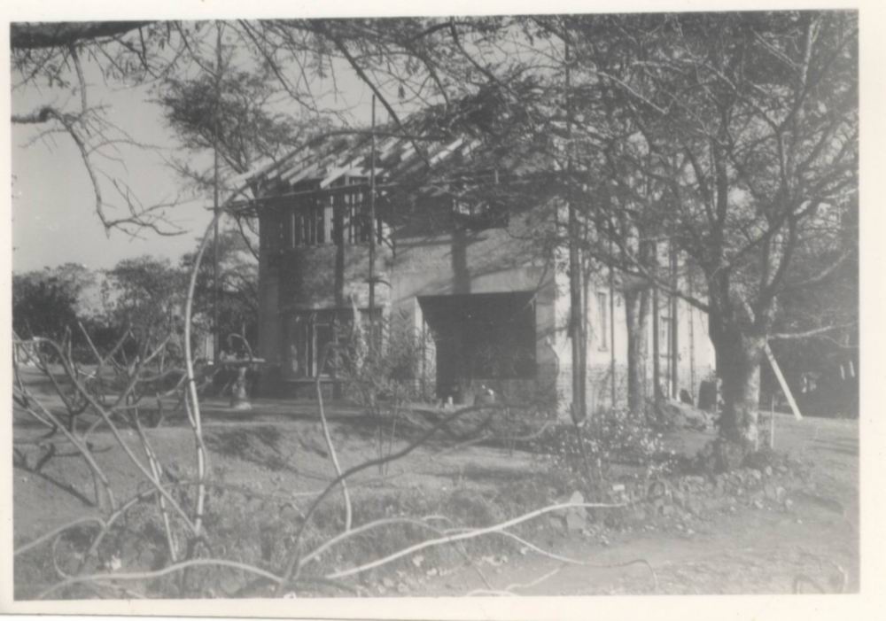 Tall Tales of a Family: Researching with interviews and photographs.