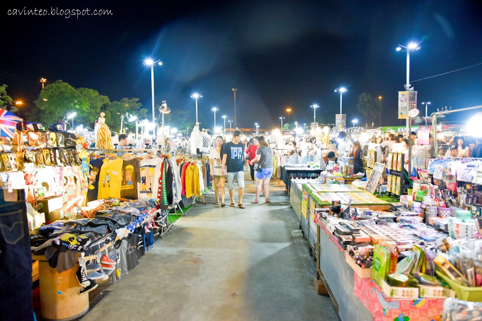 Entree Kibbles: Piggy Banks Galore @ Hua Mum Night Market in Bangkok ...