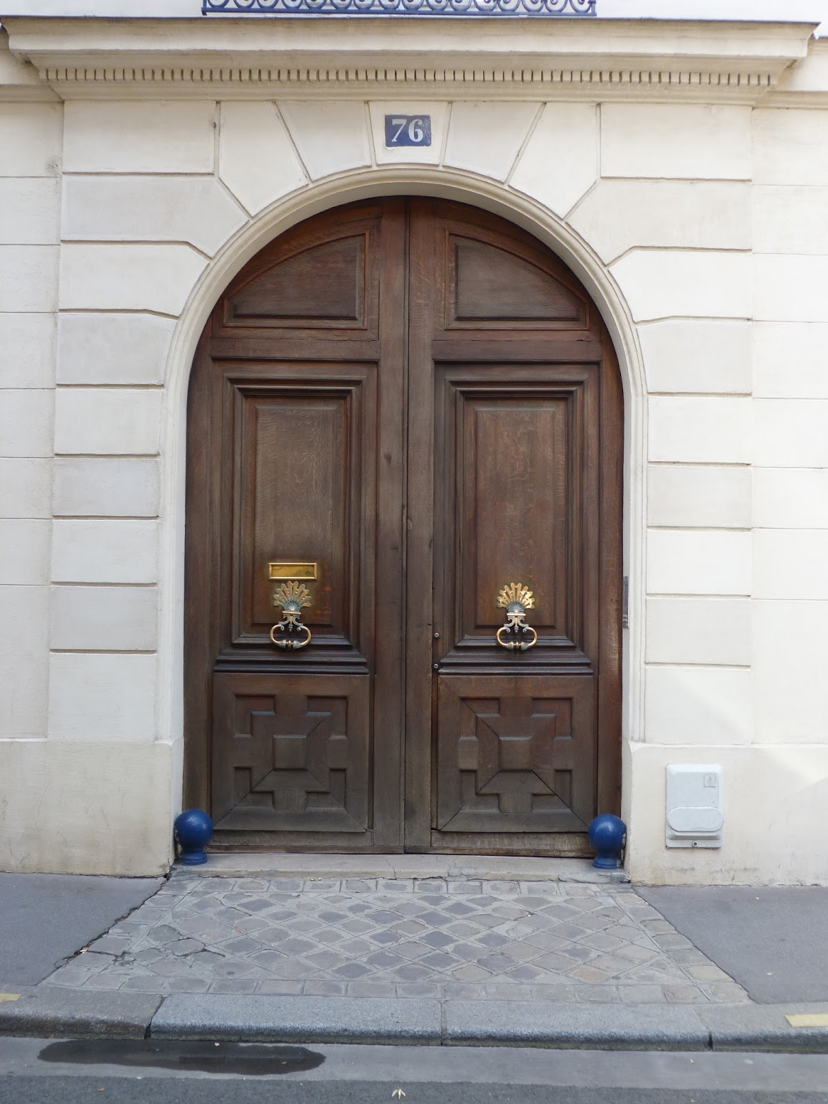 PARIS en détail, PARIS à la loupe: PARIS DE PORTE À PORTE