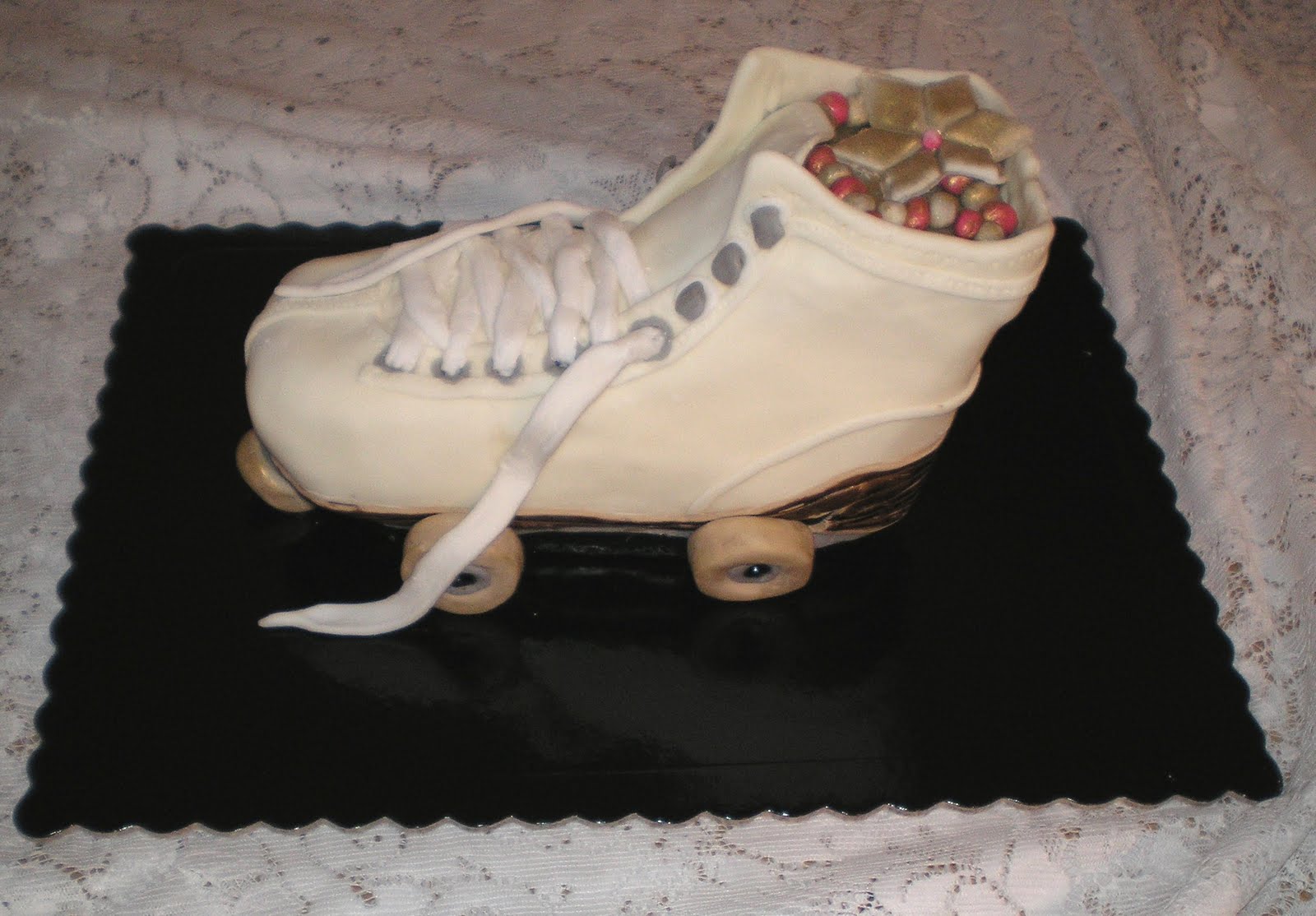 Cake designer: bolo patins /roller skate cake