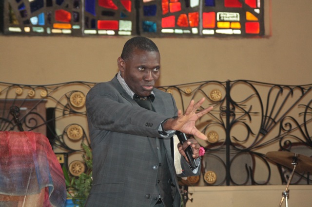 De la musique au gardiennage. Carlyto Lassa : il n’y a pas de sot ...