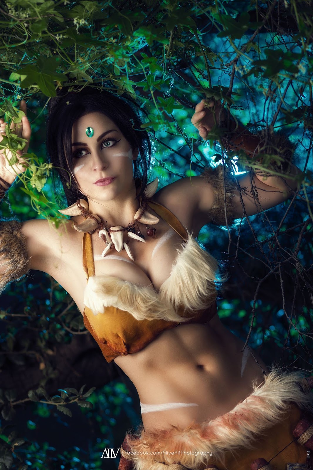Elarte Cosplay: League of Legends - Nidalee Cosplay
