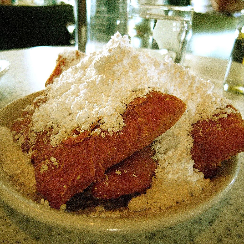 Review of Cafe Du Monde in New Orleans