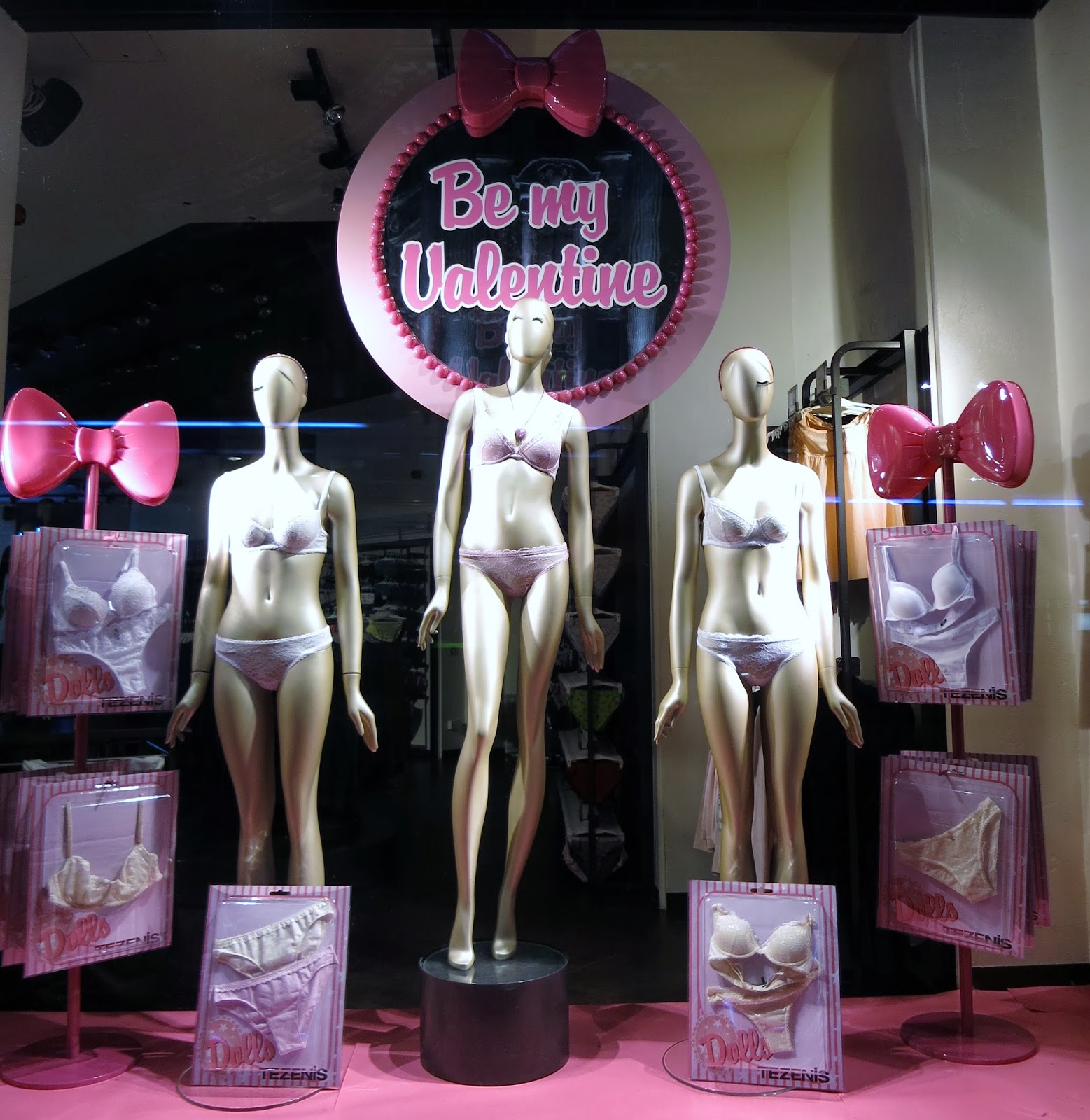 RetailStoreWindows.com: Tezenis, London