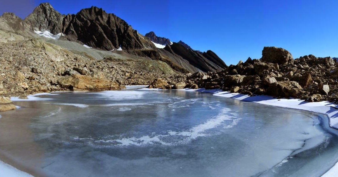 LA DANSE DU BATON: un lac gelé