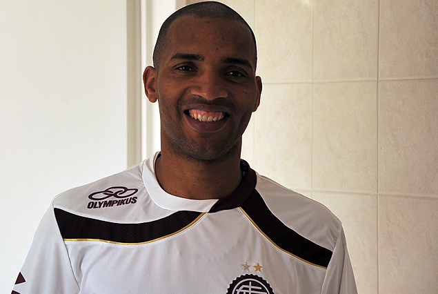 El uruguayo Mario Regueiro estuvocinco temporadas en el Racing (de 2000 ...