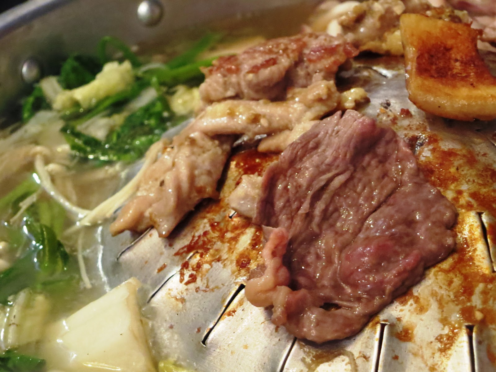 PinkyPiggu: MooJaa ~ Singapore's No.1 Mookata Thai BBQ Steamboat!