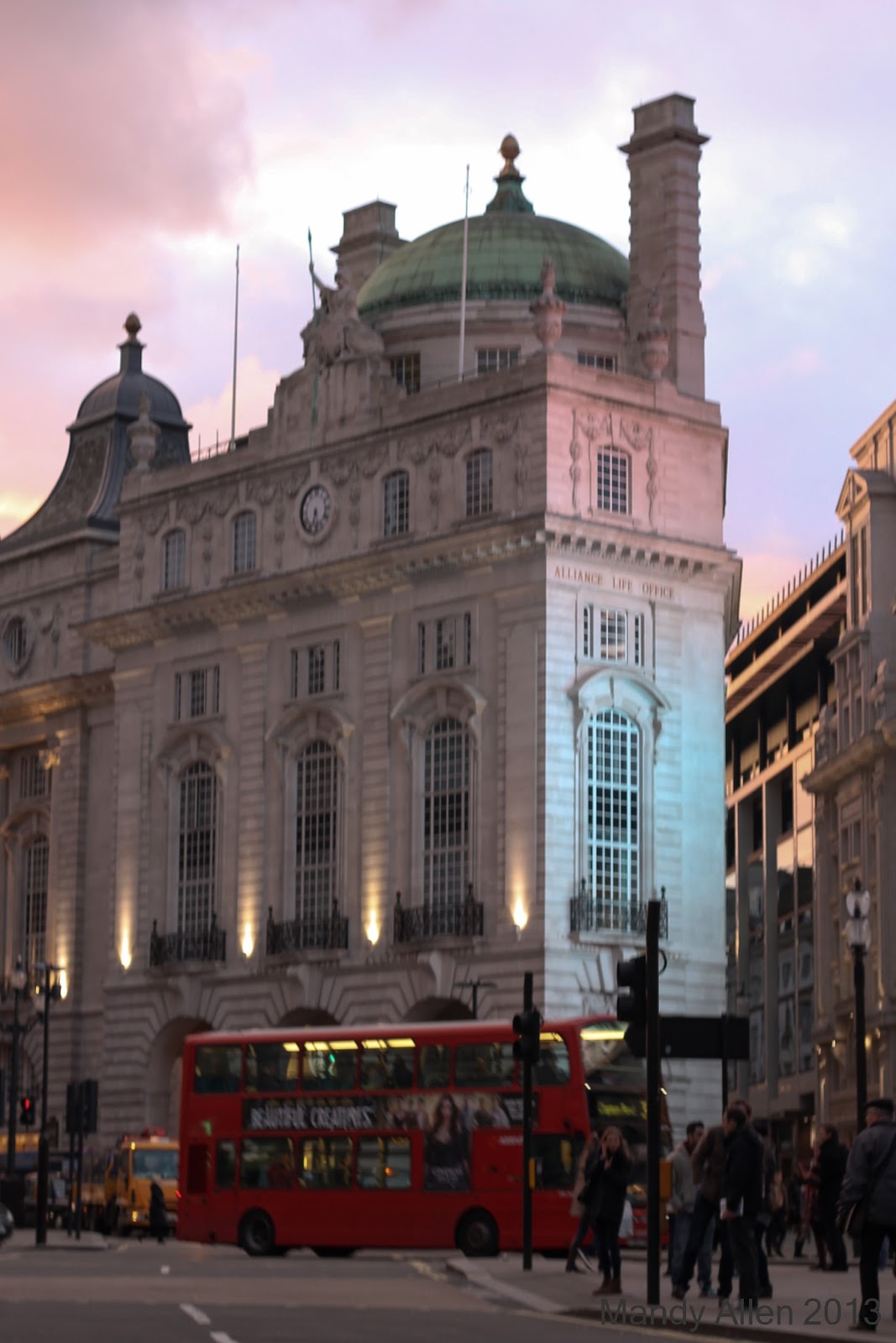 London Day 1 | Piccadilly Circus & Harrods - Life and Style of Jessica Kane