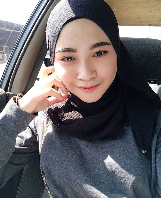 Skandal Desahan | Berhubungan Intim Dengan Janda Cantik Mempesona Dan Berhijab - Skandal Desahan