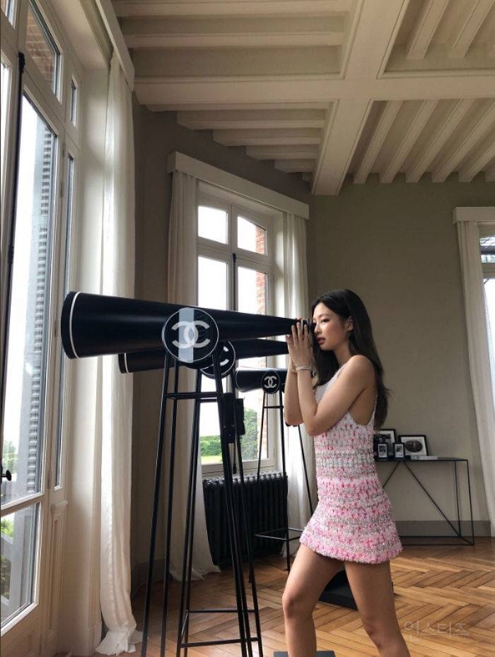 JENNIE IN INSTIZ AREA 18.06.09 - BlackPinkbuzz