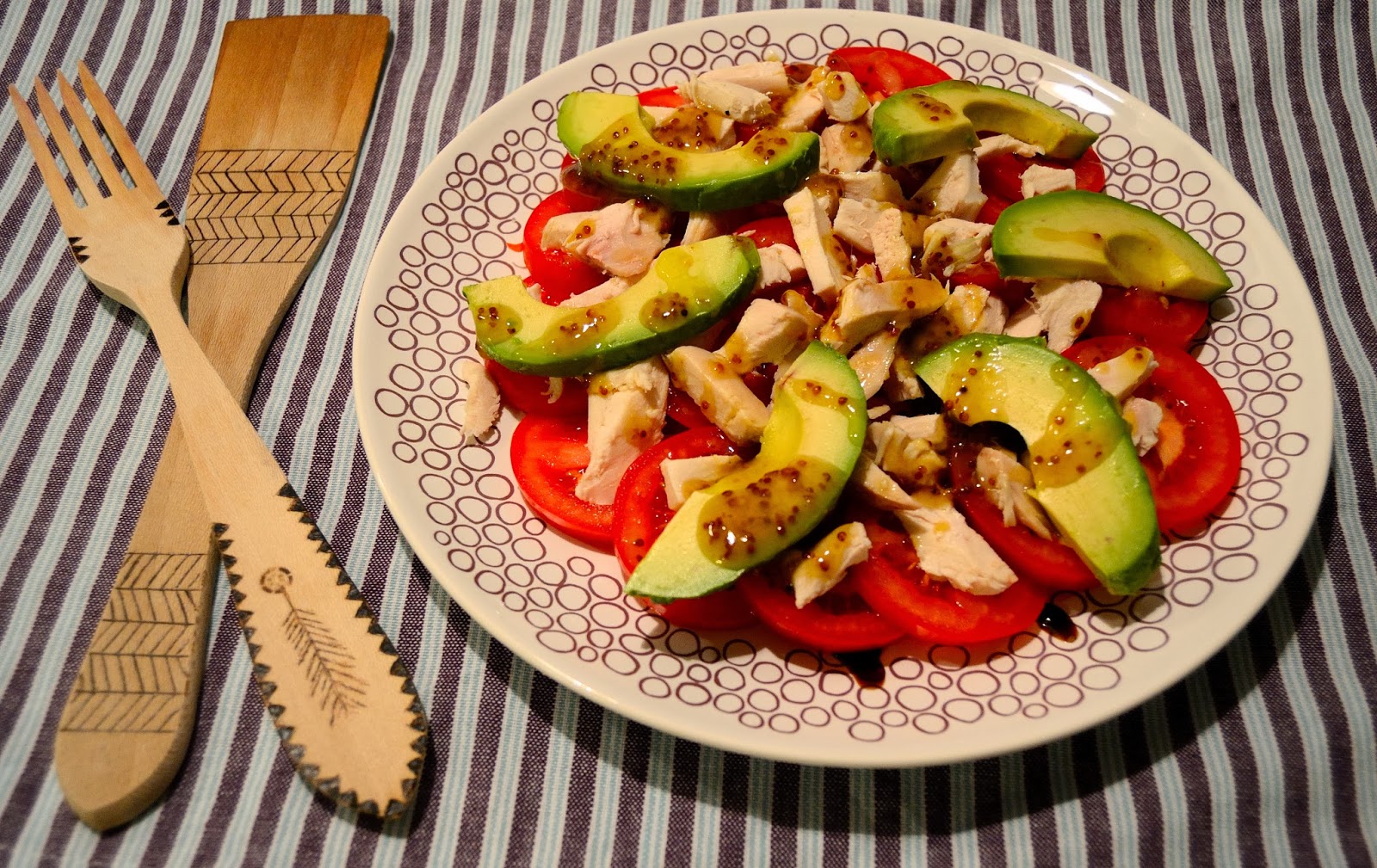 Ensalada De Tomate Pollo Y Aguacate Cocinar Para Nutrir