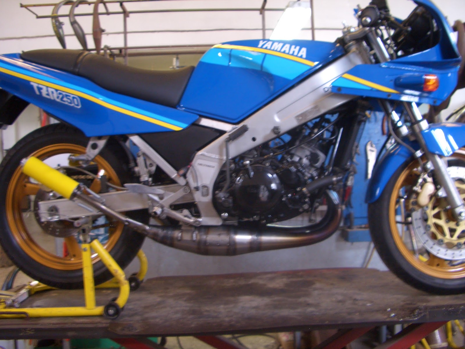 TUN Competición: escape TUNCOMPETICION para yamaha 350 RD y TZR 250