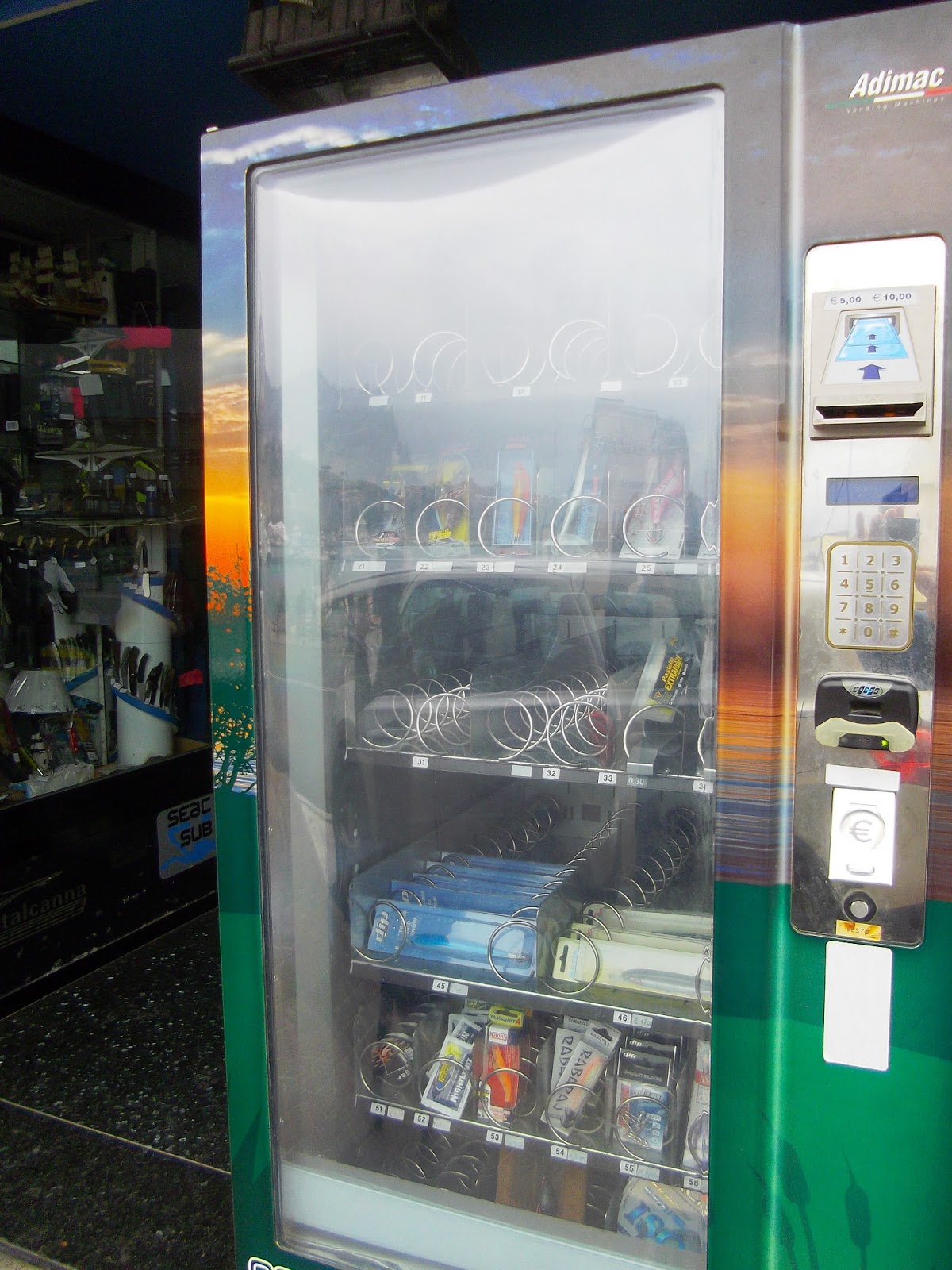 Automatic vending machine for fishing ustensiles in Porto Santo Stefano ...