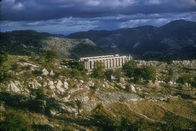 ΠΕΡΙΟΠΤΟΝ: Βάσσες 1964 – Μοναδική ταινία με τον Ναό του Επικούριου Απόλλωνα
