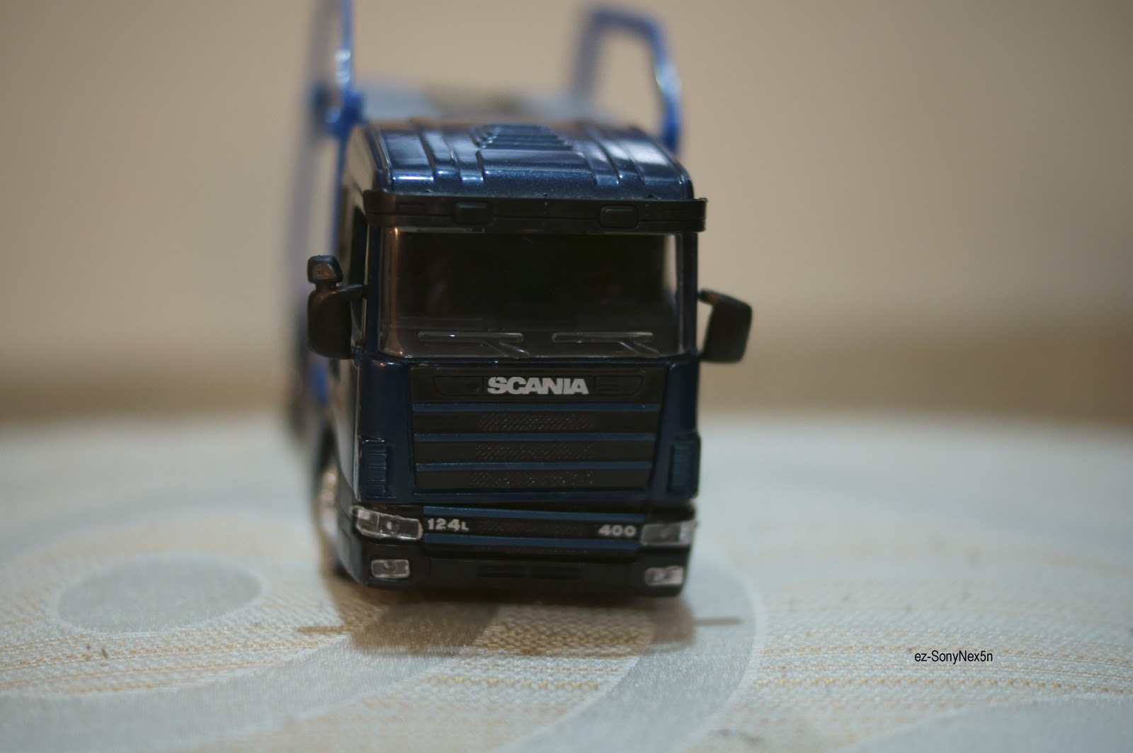 SONY-NEX5N: Scania Toy Truck with SAL35F18 + Sony NEX-5N