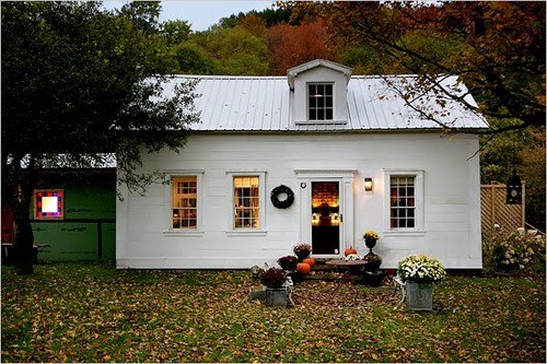 Content in a Cottage: Very Sweet Cottage All Decked Out For Fall