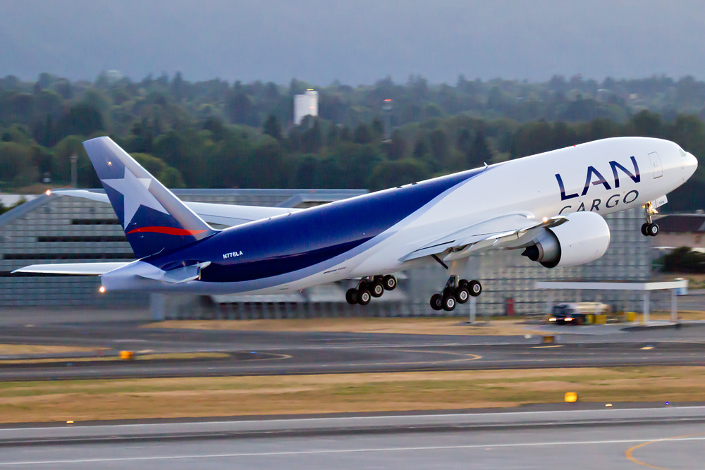 SCL News: LAN Cargo recibe su tercer Boeing 777F