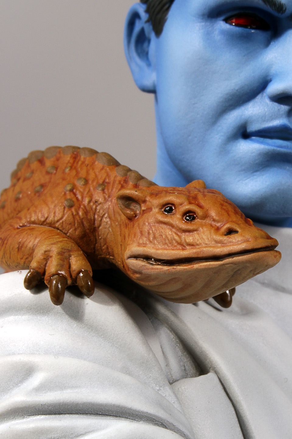 Angry Koala Gear (Vintage): Star Wars Grand Admiral Thrawn Mini Bust ...