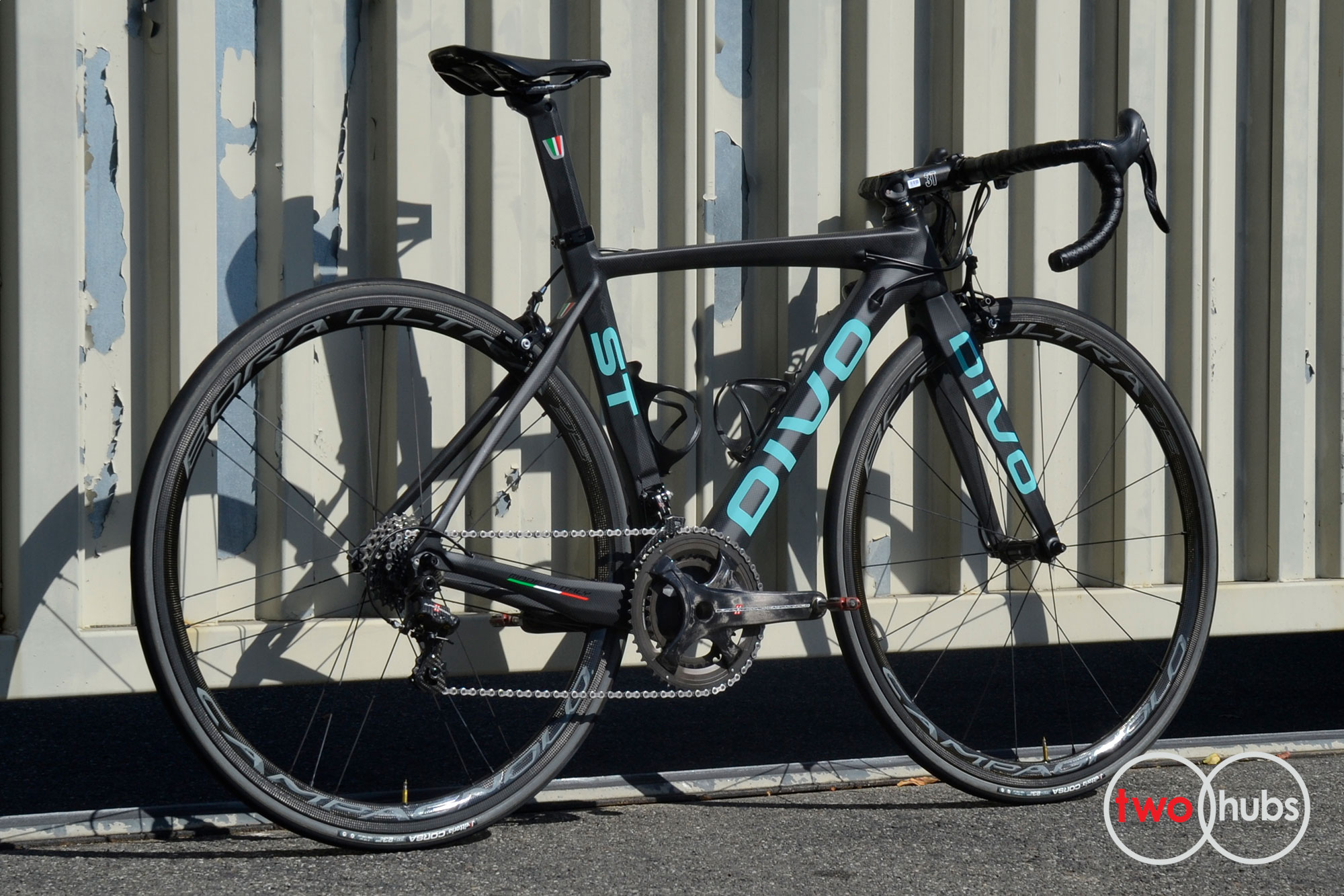www.twohubs.com: Divo ST Campagnolo Super Record Bora Ultra 35 Complete Bike at twohubs.com