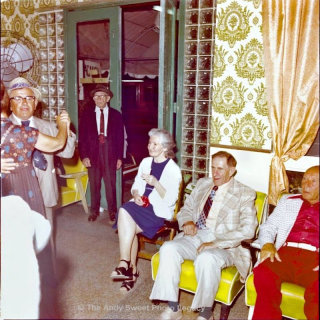 In the 1970s, Andy Sweet Photographed the Kitschy Vibrance of a 'Fading ...