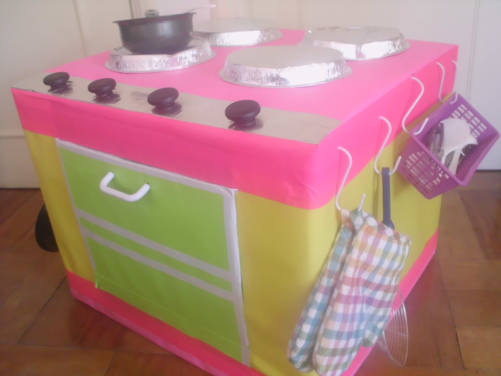 STUDIO PAPERMINTIES: Homemade Toy Kitchen