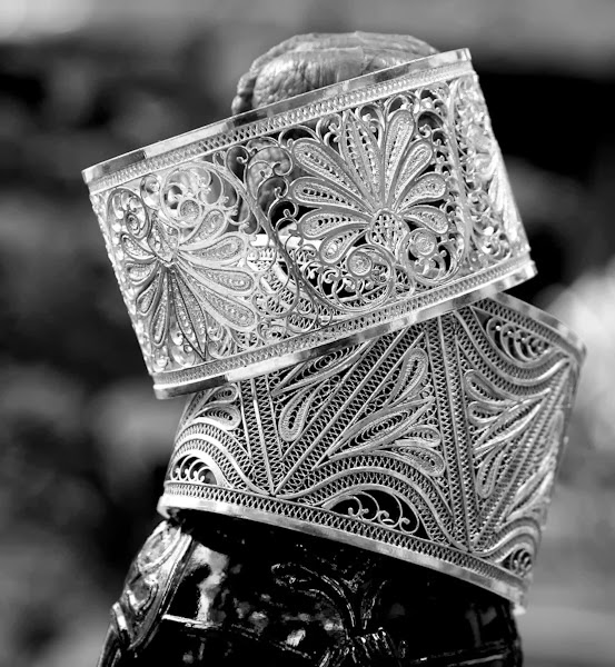 Local style: Indian jewelry: tarakashi filigree