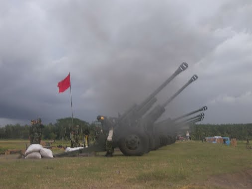ALUTSISTA : ALAT UTAMA SISTEM SENJATA: Uji Penembakan Meriam Howitzer ...