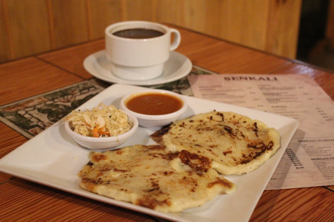 Mochileando en El Salvador: 5 razones para visitar la pupusería Senkali