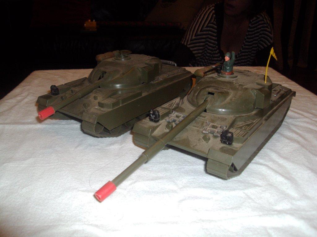 Airwiggy's Toy Soldier Collection. Old/New. Gloss/Matt.: Timpo Tanks