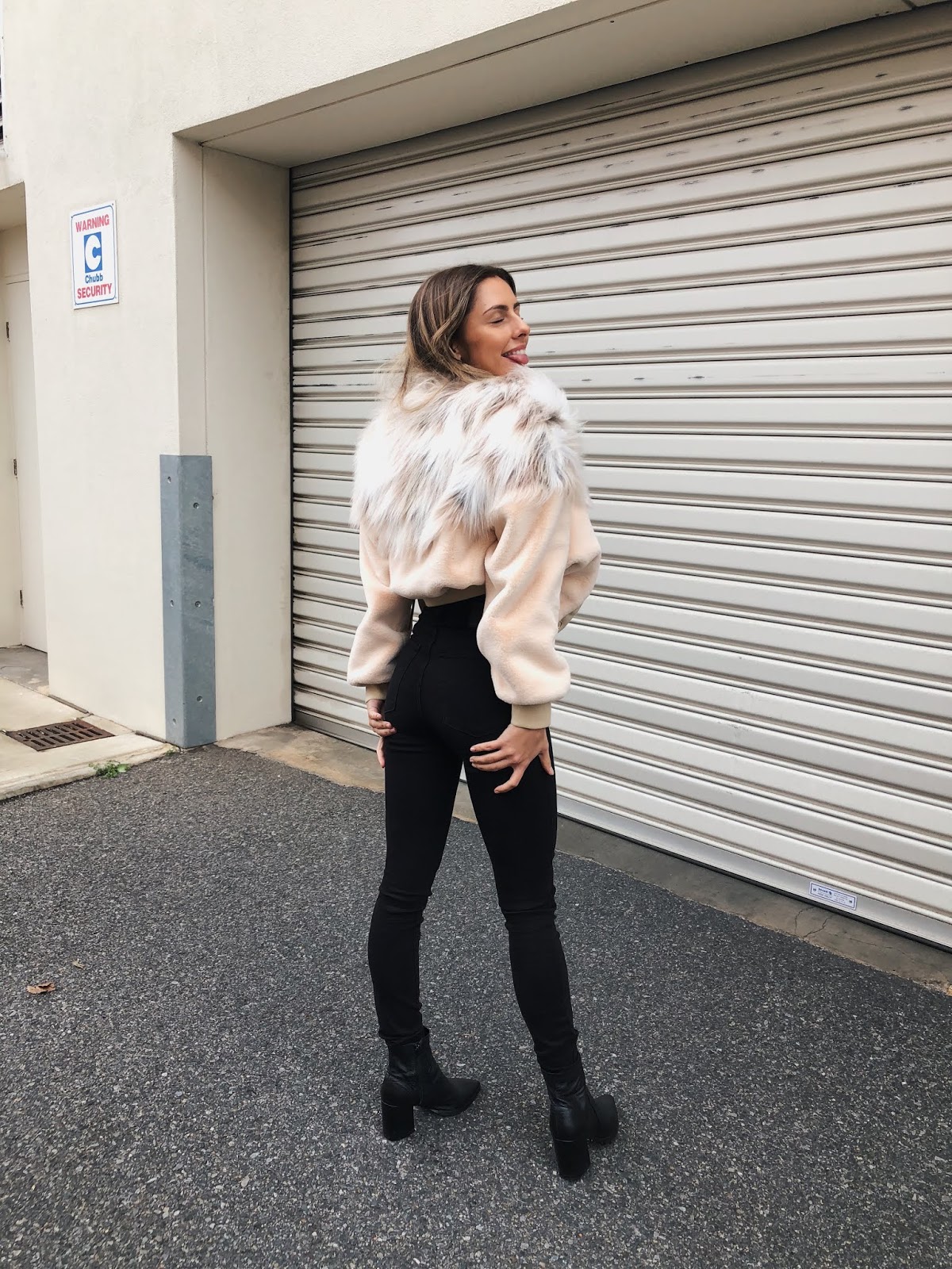 T H E H U N T E R | by Izzy Hunter