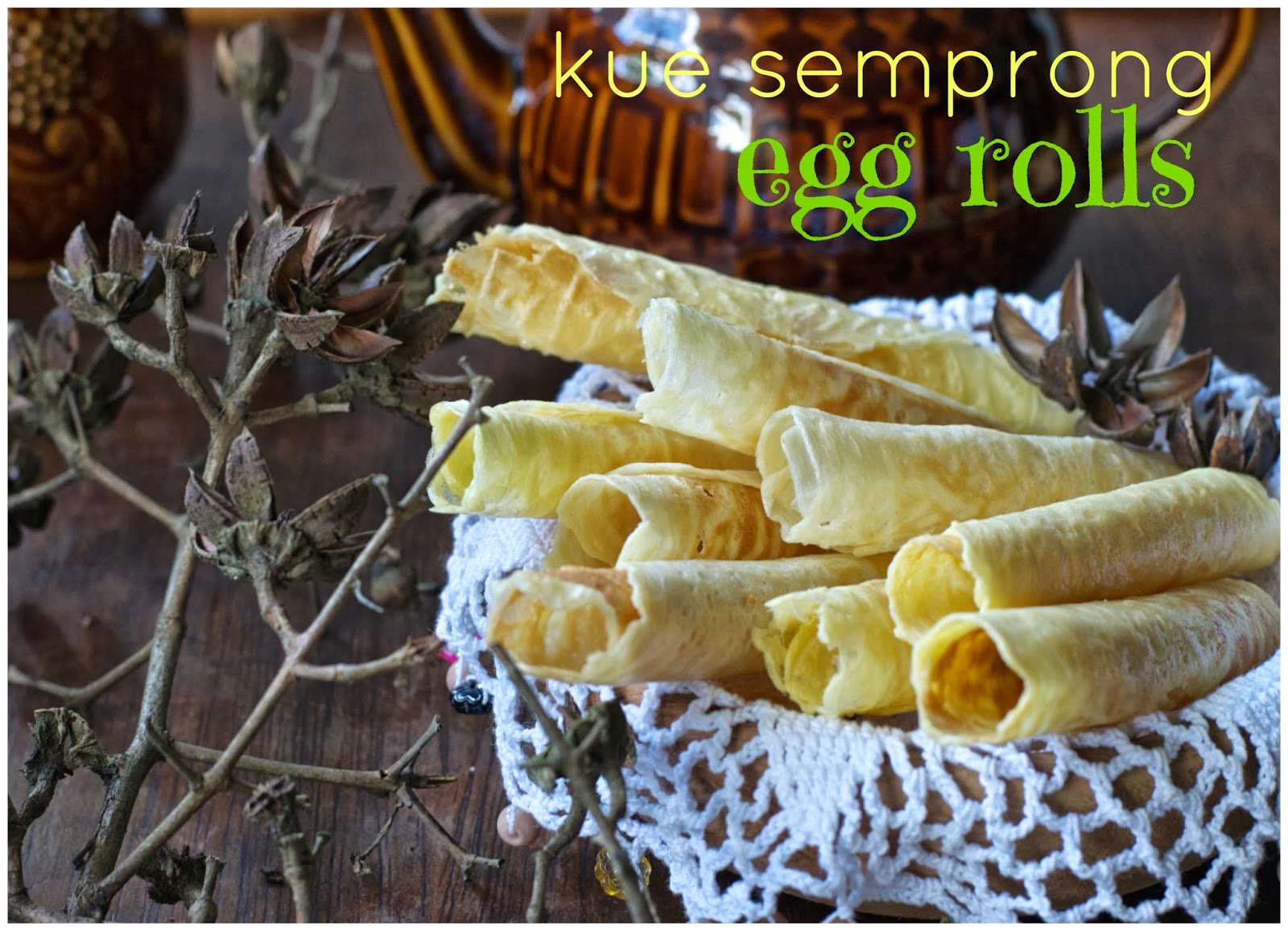 Indonesian Medan Food: Kue Semprong / Kue Kapit / Kue Jepit (Egg rolls)