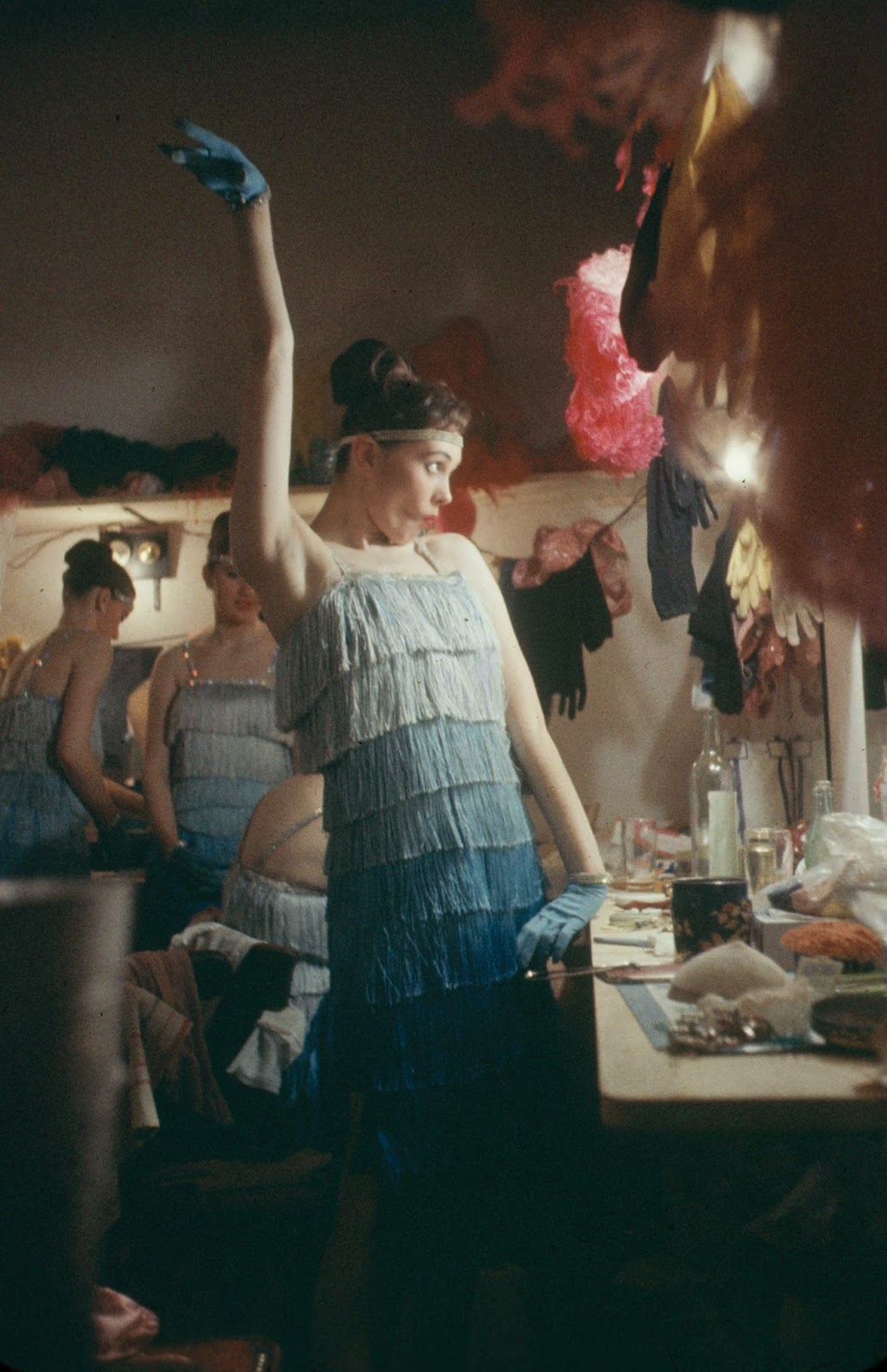 Amazing Color Photos of Cabaret Dancers at the Moulin Rouge in the late ...