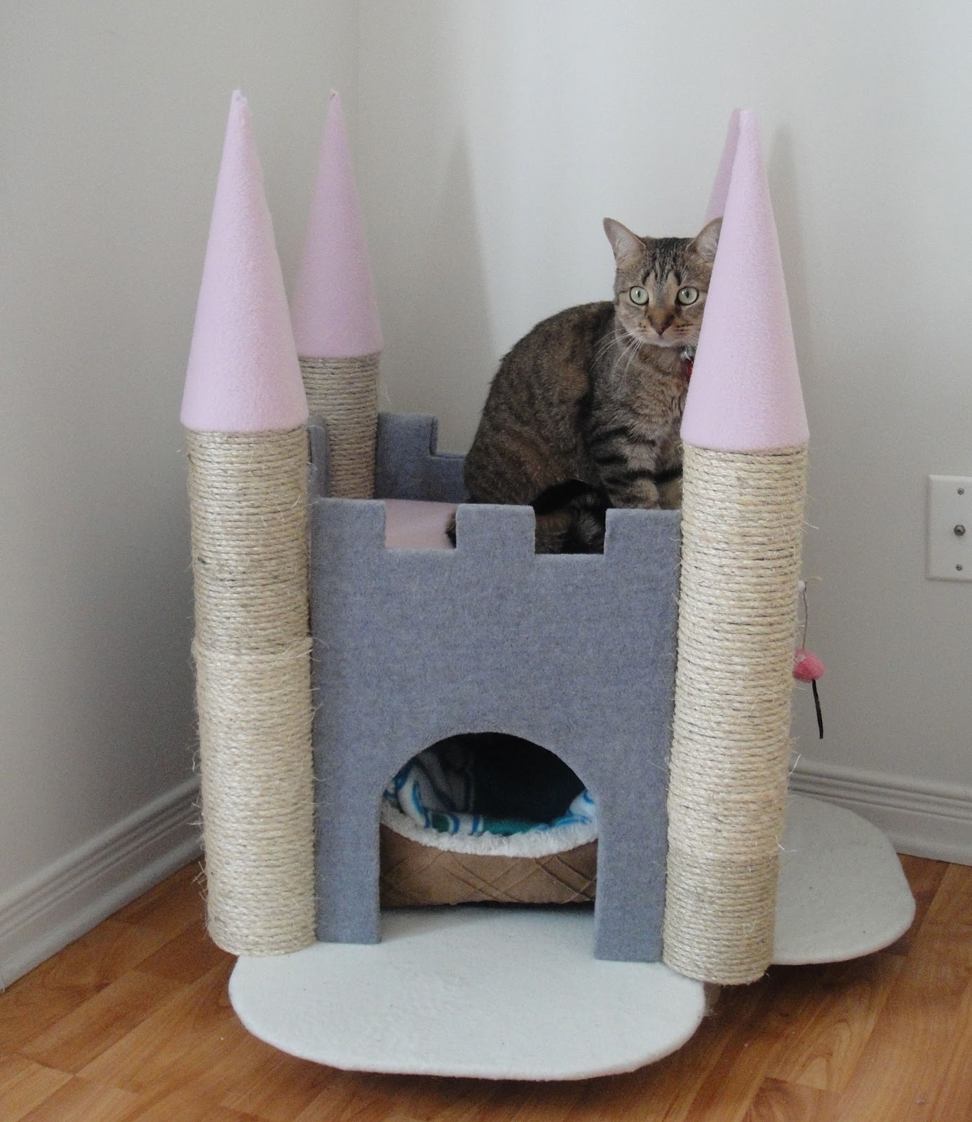 Doña Tijeras: Rascador - castillo de princesas para gato