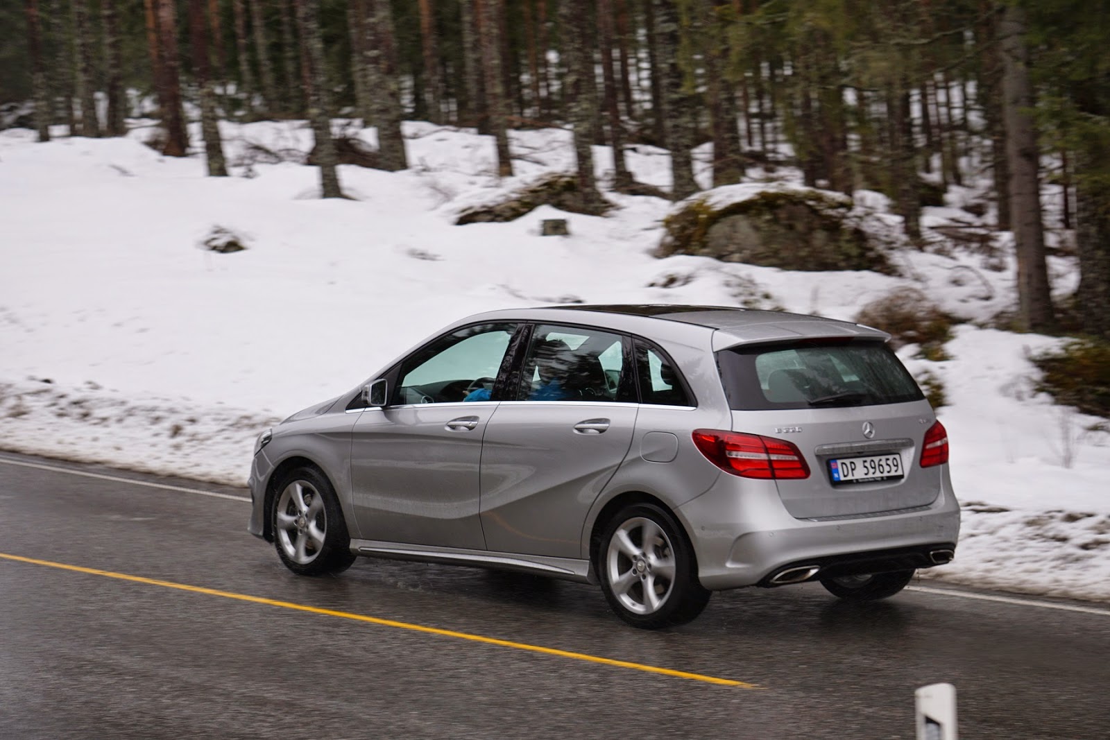 Test: Mercedes-Benz B220 4Matic ~ Automotive Anmeldelser
