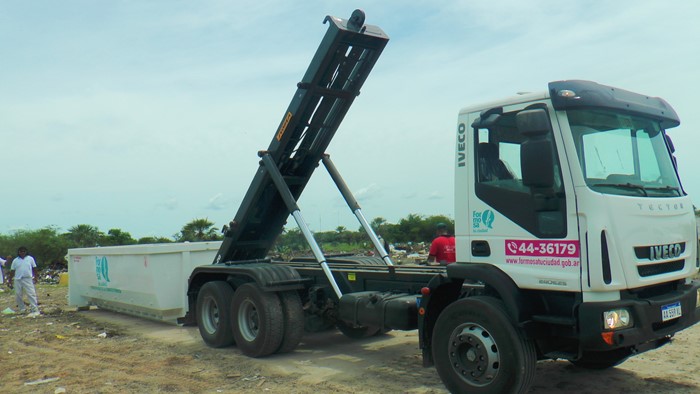 Ya está en funcionamiento moderno camión transportador de cajas roll ...
