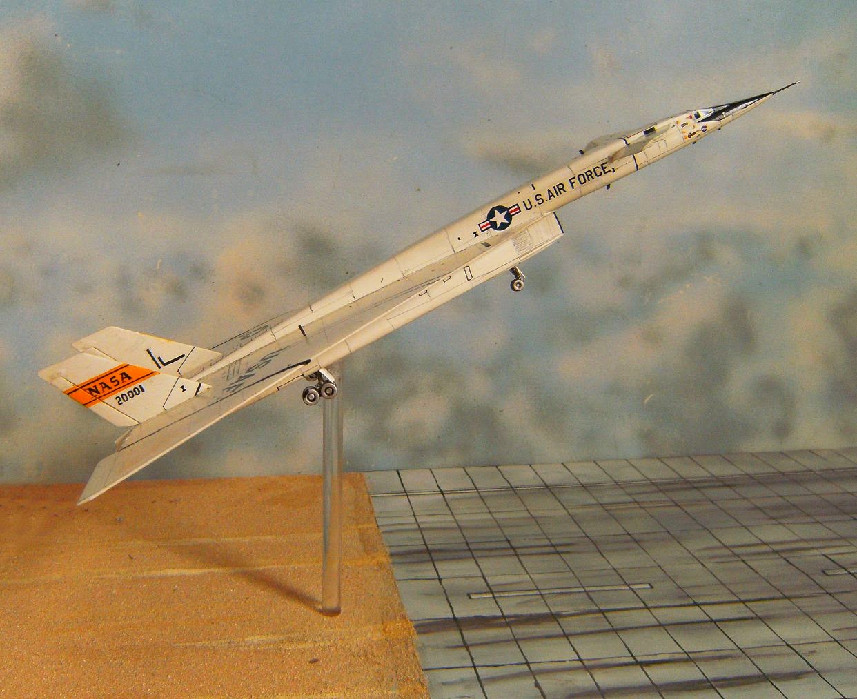 Happyscale-Modellbau: North American XB-70 Valkyrie & Lockheed F-104N ...