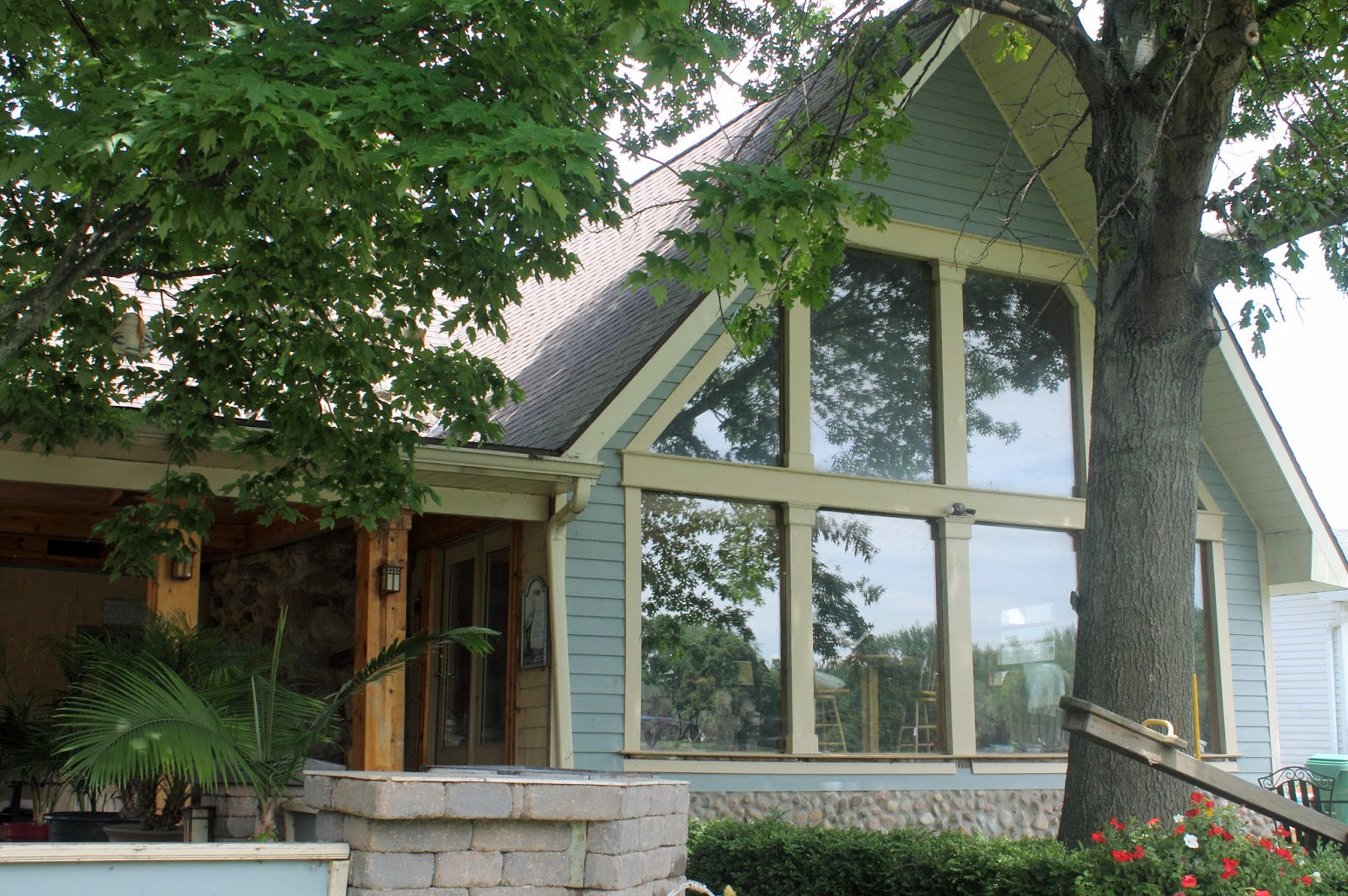 Blondie's Journal: OUTSIDE PICTURES OF THE LAKEHOUSE