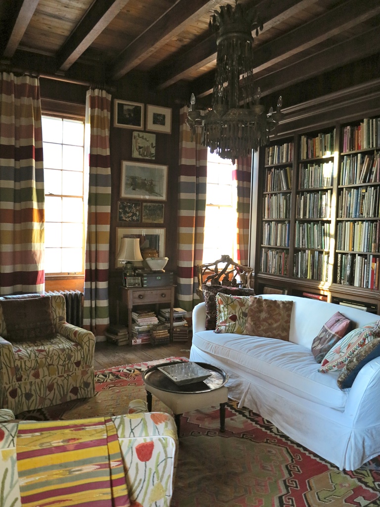 The Peak of Chic®: A Bucolic Virginia Residence