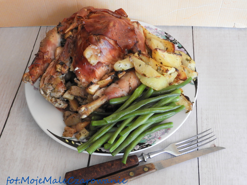 Pieczona perliczka z jabłkami i ziemniakami - Moje Małe Czarowanie ...