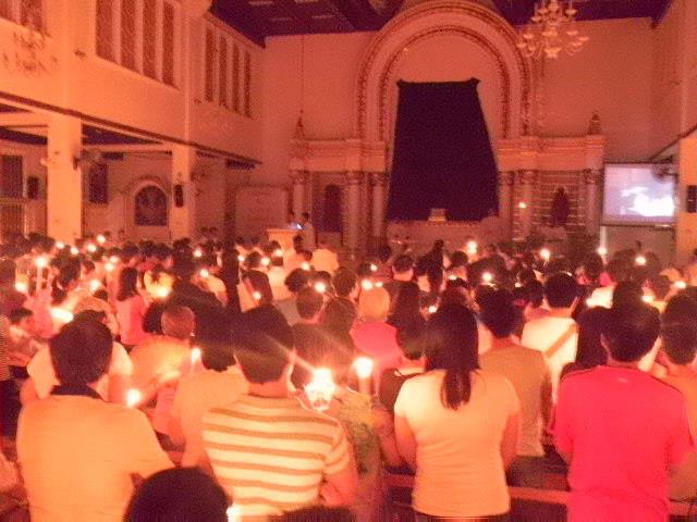 Birhen ng Lourdes Parish - Easter Vigil 2012 (Blessing of Fire)