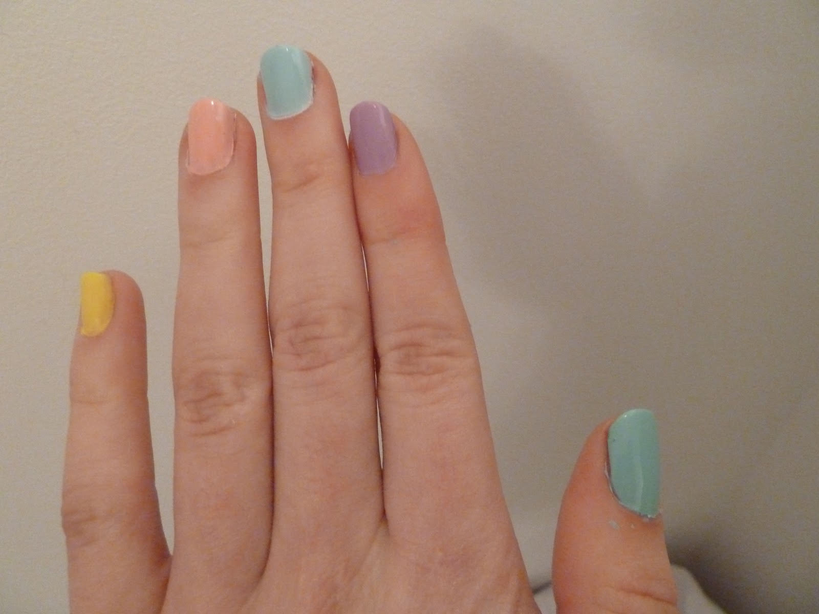 polishmakeupclothesjewellery: Pastel Nails