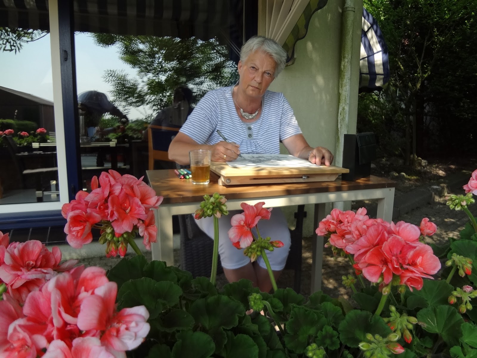 Boeren Bonte Buitenleven in de Hoeksche Waard: Achter de geraniums....