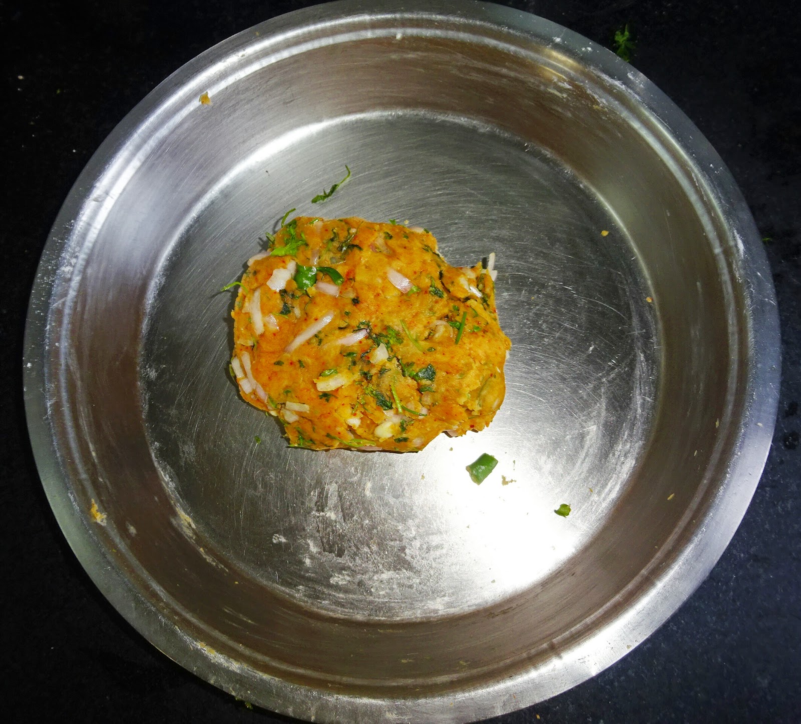 Veg Indian Good Food Recipes..: Sindhi Koki Recipe (Piyaz Ki Roti)