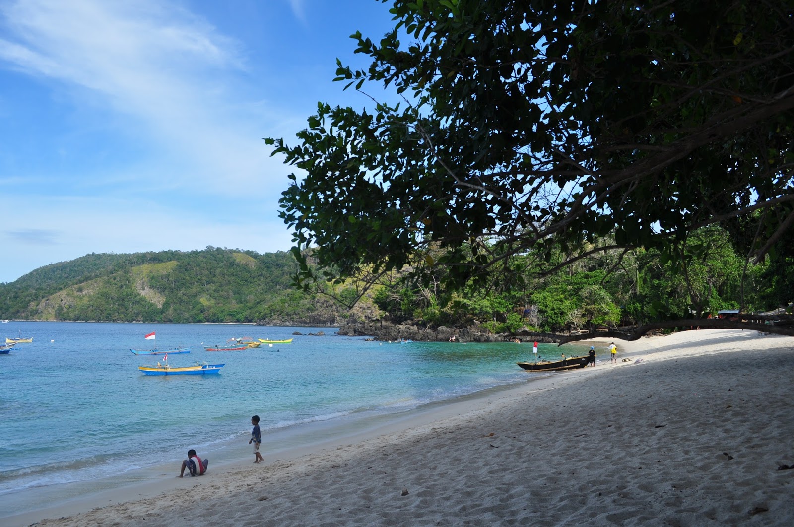 Menari di Awan: Keindahan Kawasan Manado, Bitung dan Minahasa