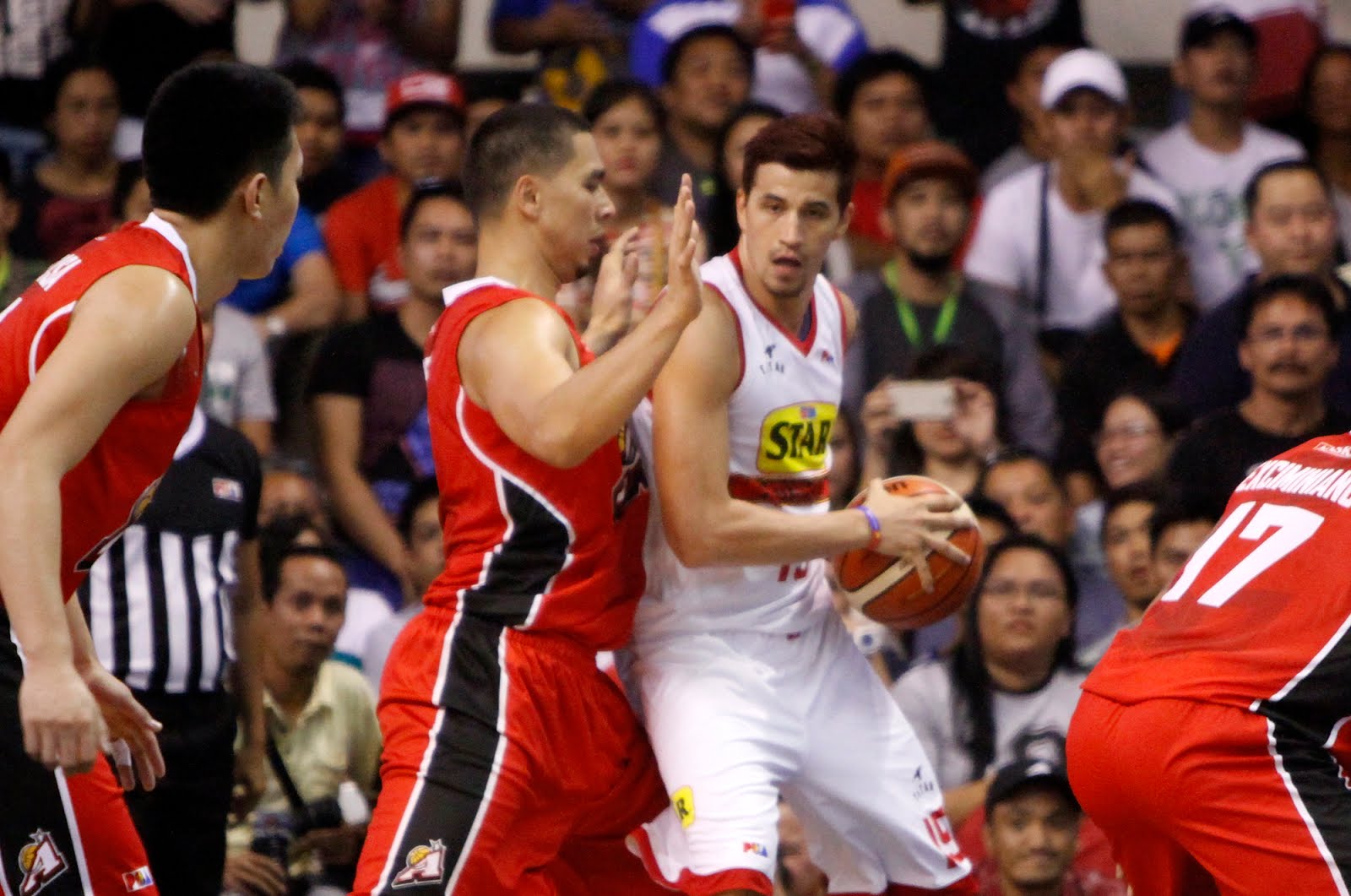 Pingris "blessed" to get fresh contract with Magnolia