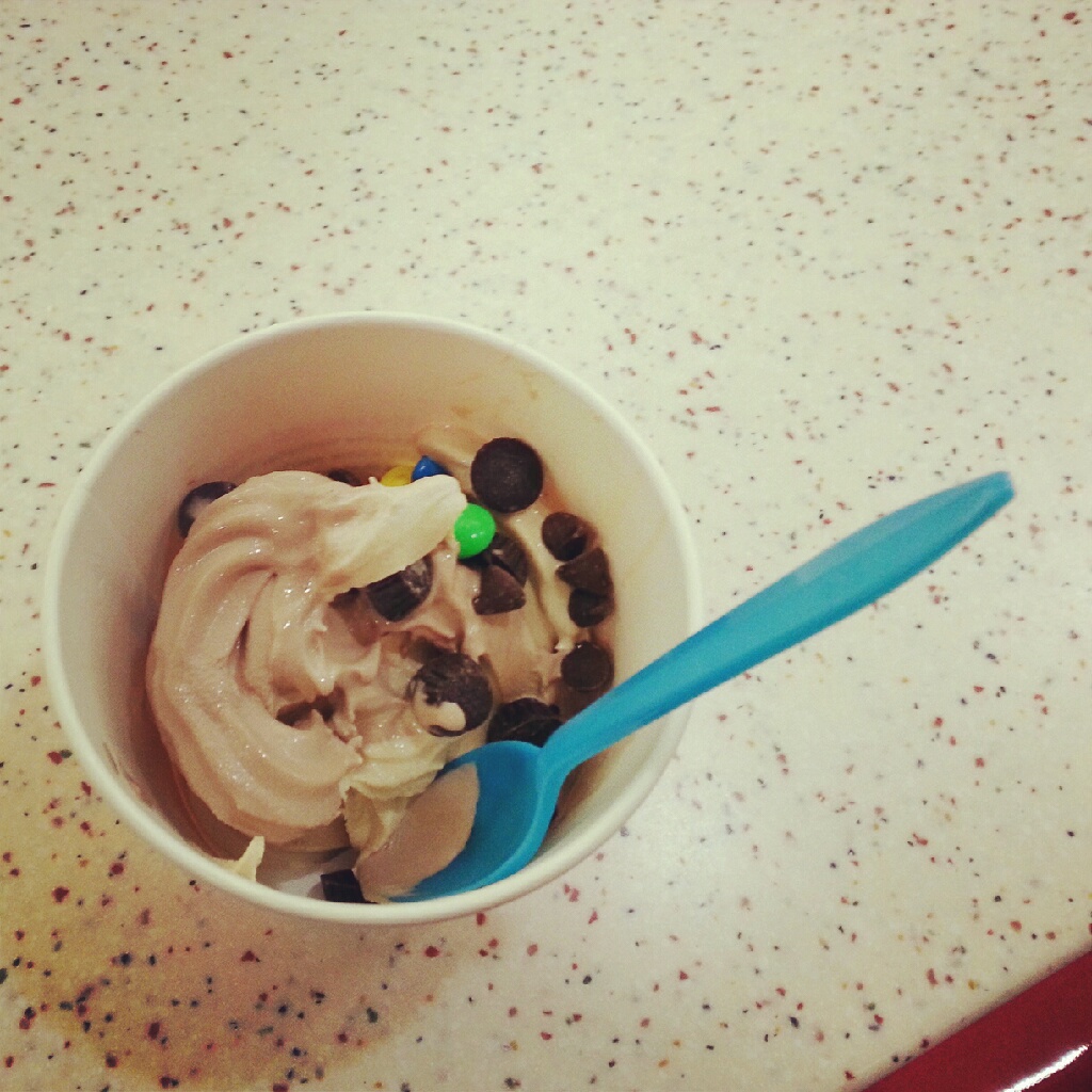 Robert Dyer @ Bethesda Row: YOGI CASTLE FROZEN YOGURT OPENS IN BETHESDA ...